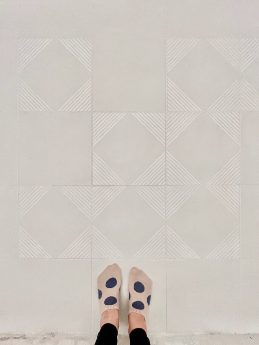 JnnLiuLiu | How to Paint Tiles and What Tile Paint to Use